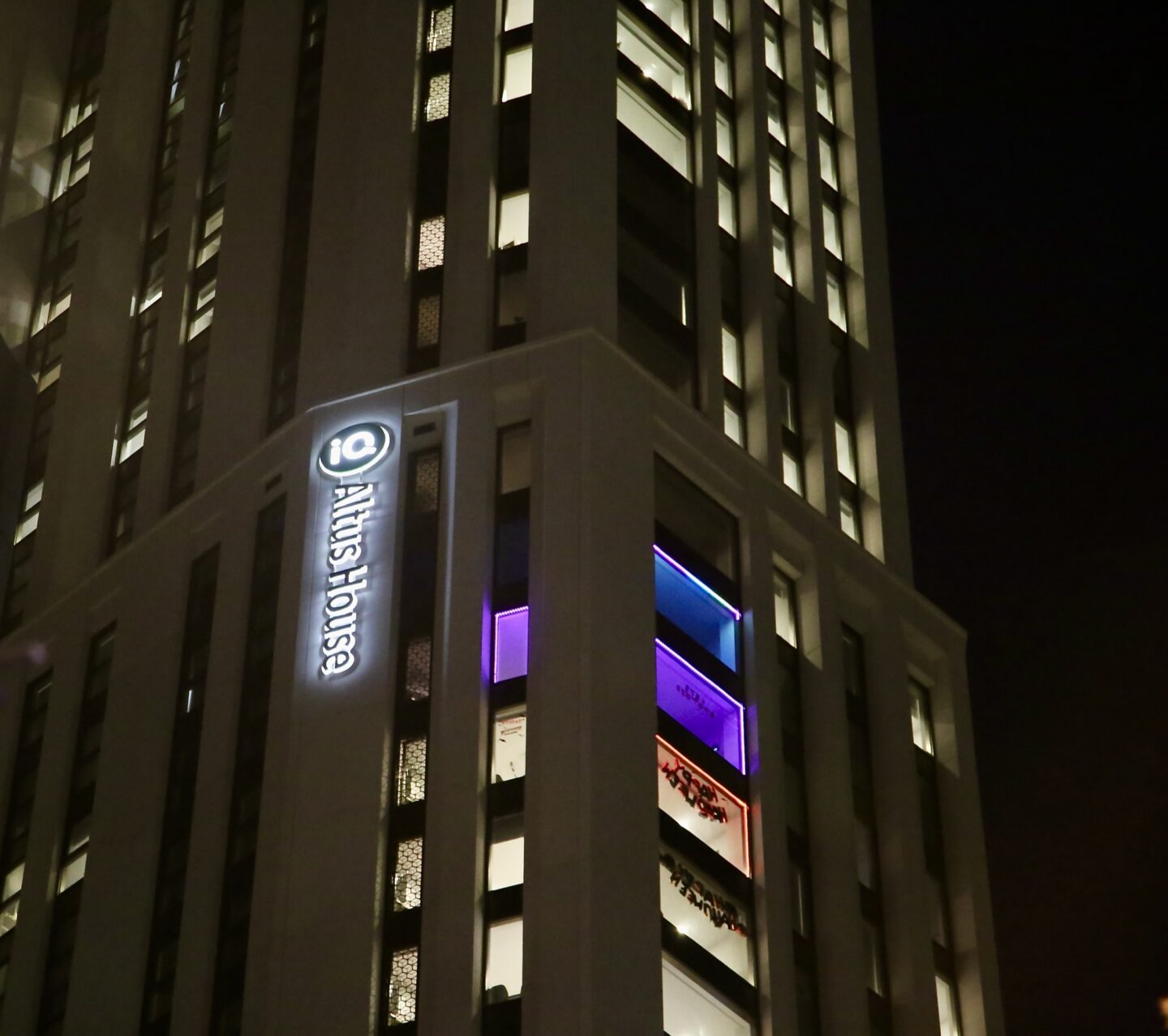 Student accommodation signage - iQ Students, Leeds - Ashleigh Signs